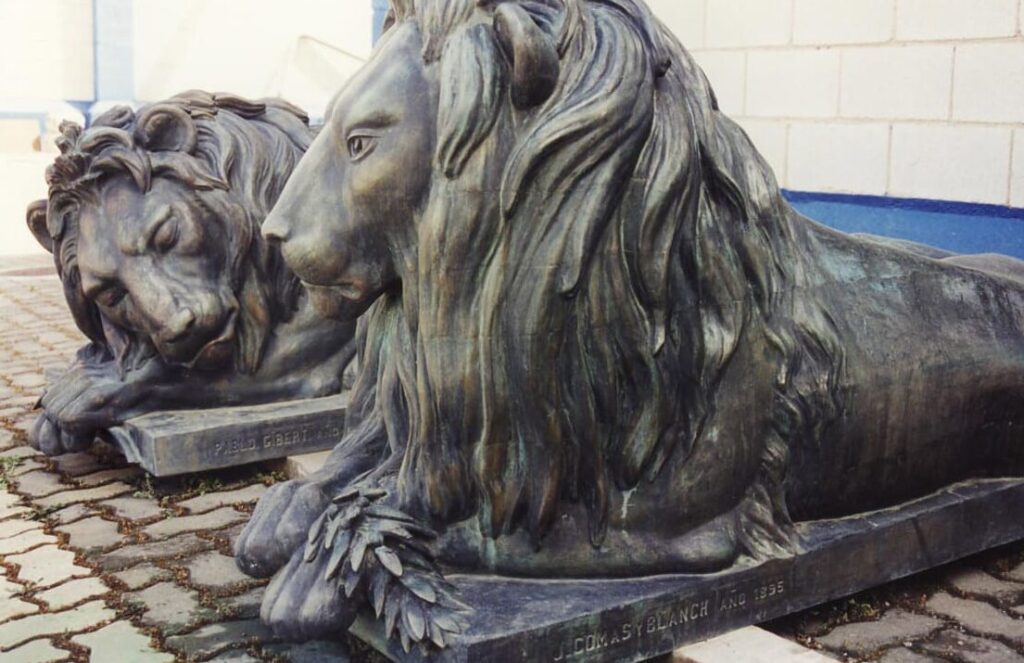 La composición del Bronce: Historia, Propiedades y Arte - Capa esculturas